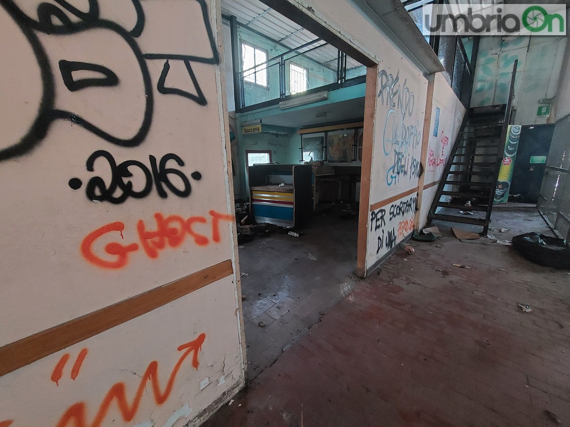 Ex Prampolini Terni tra sistemazione esterna e disastro interno – Foto ... Ex Prampolini Terni tra sistemazione esterna e disastro interno – Foto ...