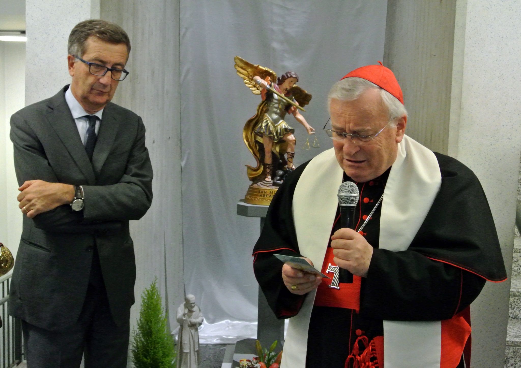 statua benedizionesan michele arcangelo135 bassetti cardinale Gugliotta ...