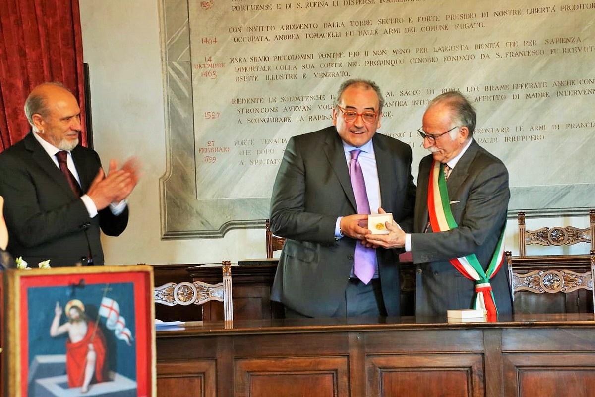 Il 'prof' Maio riceve lo Stroncolino d'Oro - UmbriaON