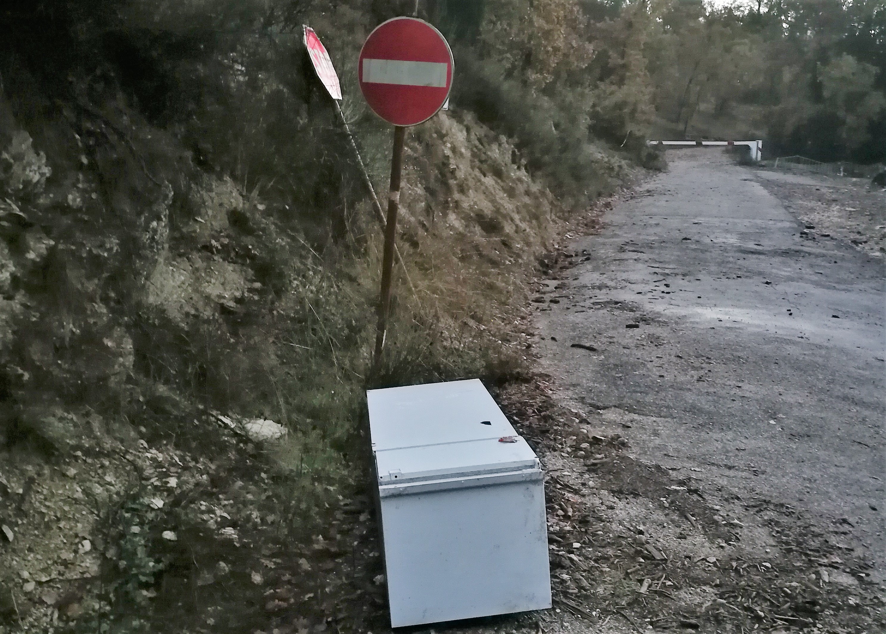 Terni, rifiuti e degrado in zona Villalago - UmbriaON