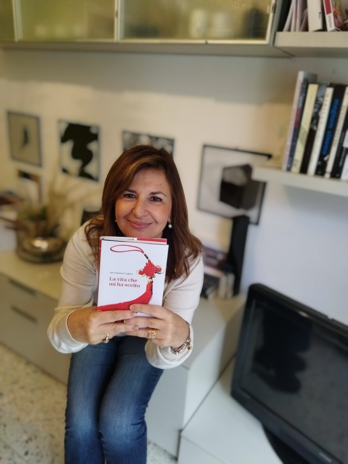 Alessandra D'Egidio presenta il suo primo romanzo: 'La vita che mi ha ...