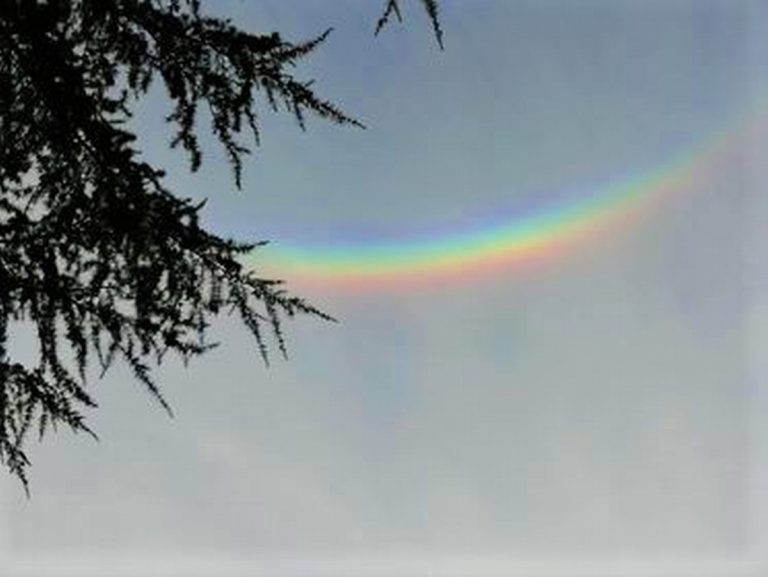 Un sorriso nel cielo: arcobaleno rovesciato fotografato a Terni - UmbriaON