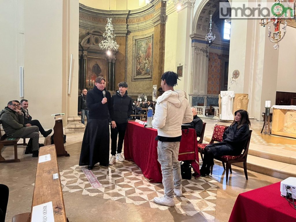 #iodicono: a Terni don Antonio Coluccia parla di droga e criminalità ...