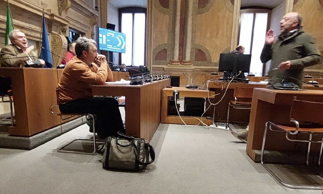 Video - Terni: non c'è pace in Comune. Bagarre e sospensione in I ...