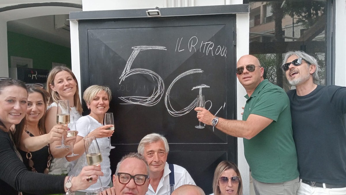 Terni: 'reunion' a 30 anni dal diploma per la 5°G dell'Itc 'F. Cesi ...