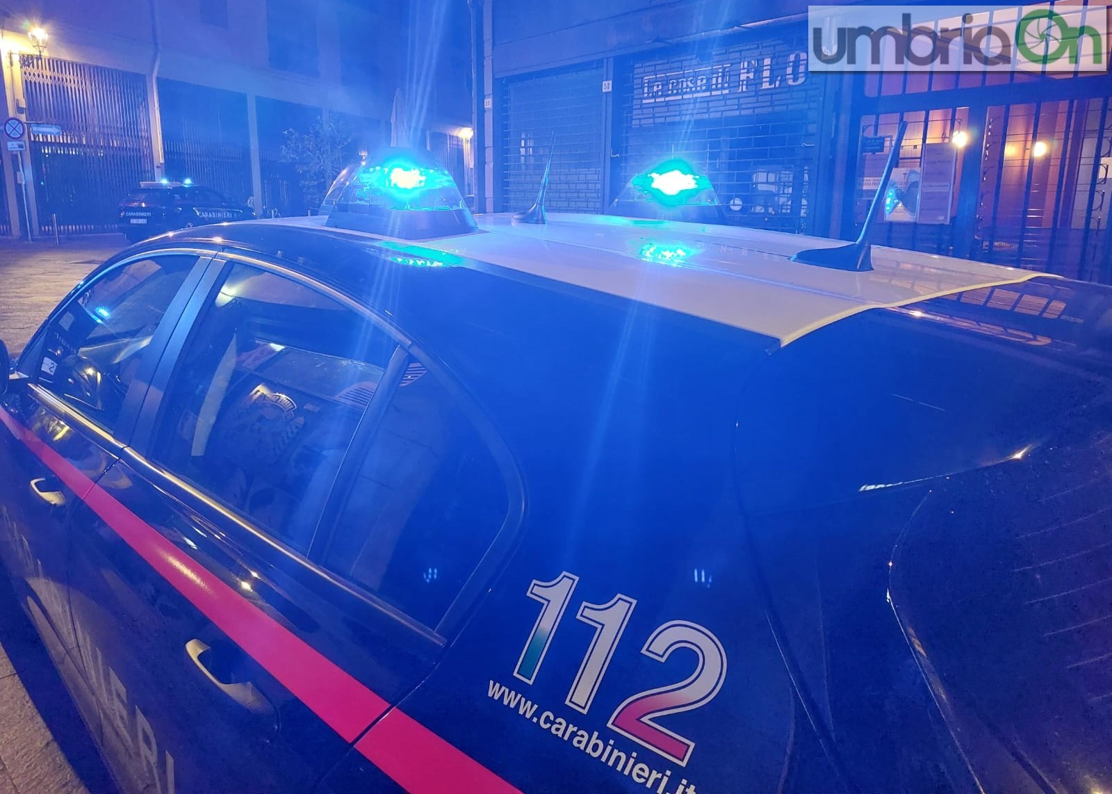 Paura nel centro di Terni: aggredisce due giovani con un machete, uno ...