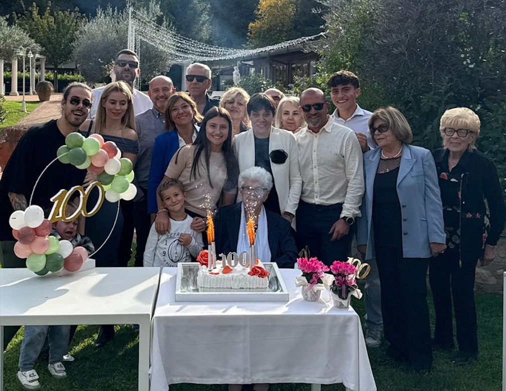 Terni: festa grande per nonna Maria che compie 100 anni - UmbriaON