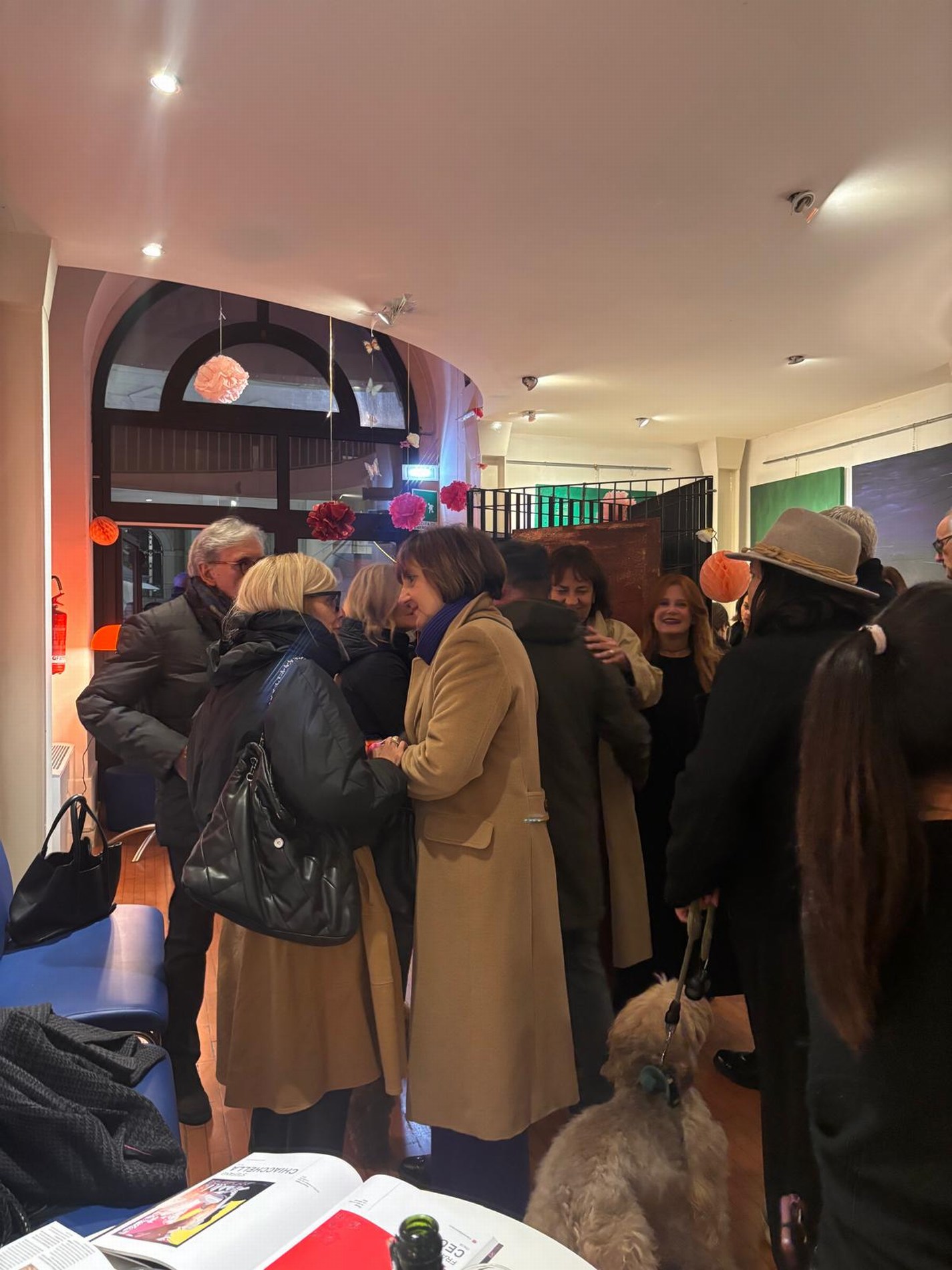 Terni: colori, emozioni e parata di vip alla mostra di Francesca ...