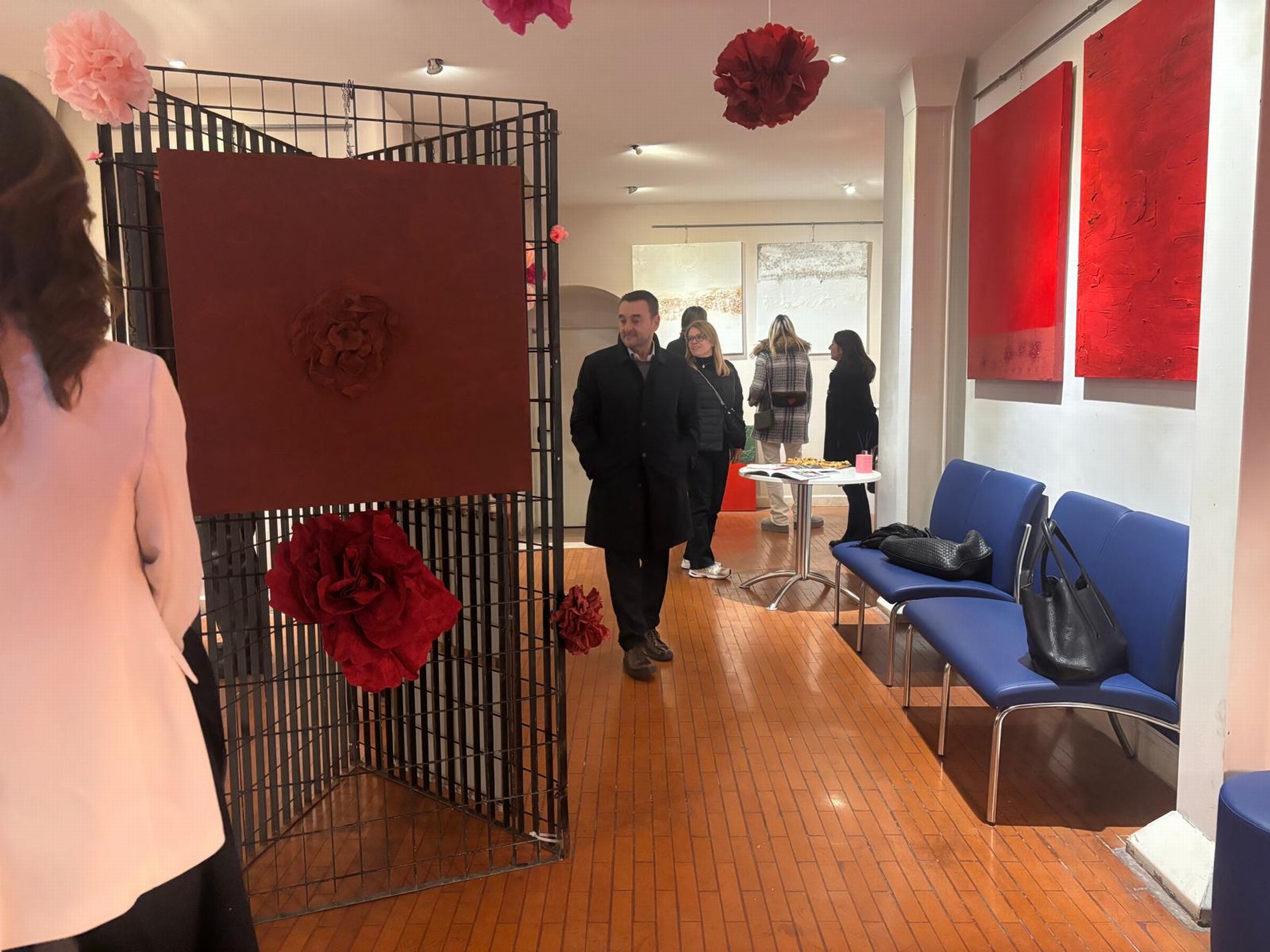 Terni: colori, emozioni e parata di vip alla mostra di Francesca ...