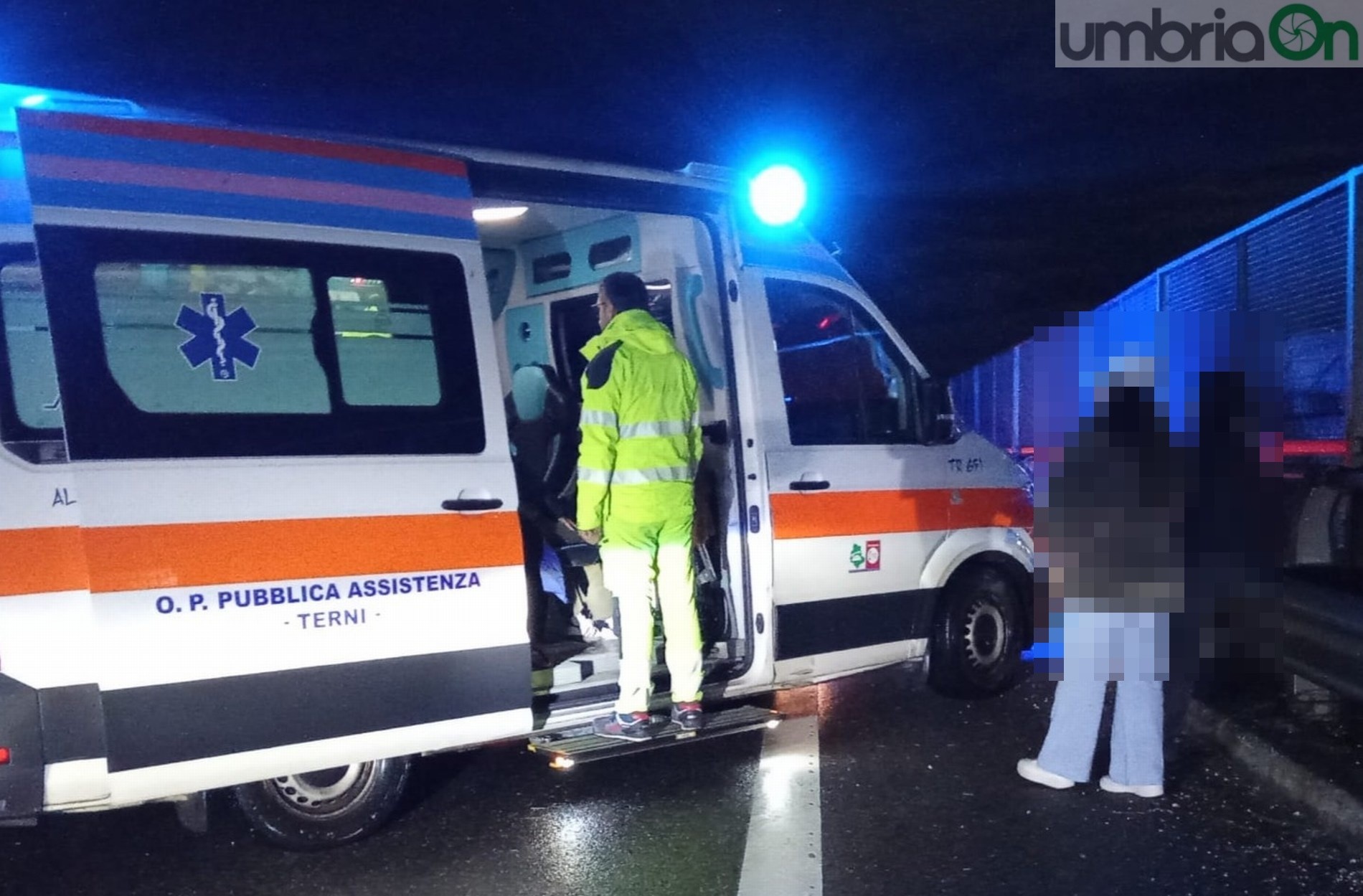 Terni: auto con a bordo cinque ragazze si schianta all'alba lungo il ...