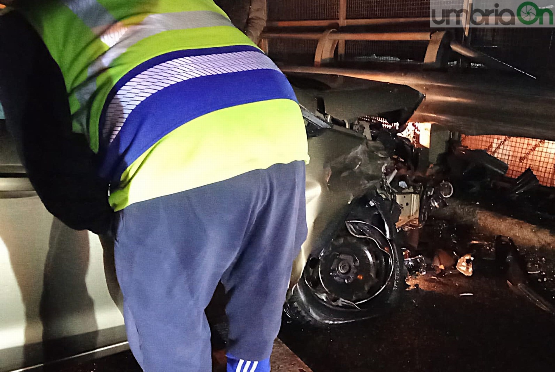 Terni: auto con a bordo cinque ragazze si schianta all'alba lungo il ...