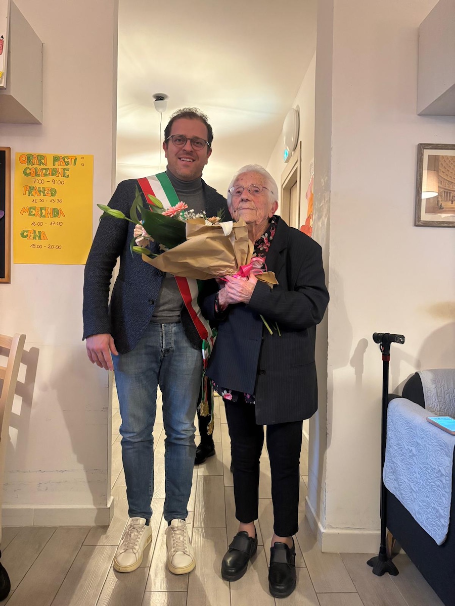 Narni in festa per i 105 anni di Gemma Sugoni: «Il segreto è l’amore ...